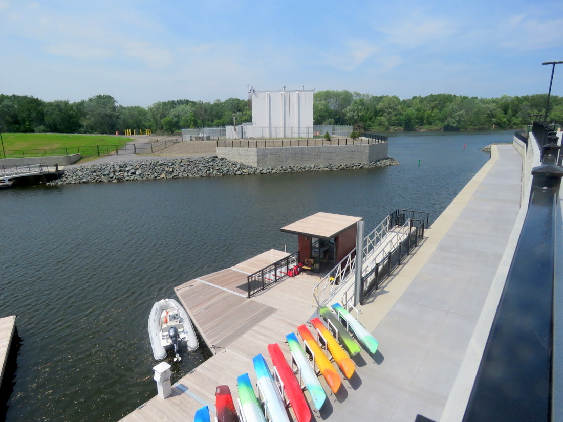 a slow week at Mohawk Harbor? | snowmen at the gates